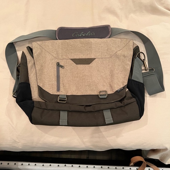 Cabela's | Bags | Cabelas Messenger Laptop Bag With Cordura Fabric ...